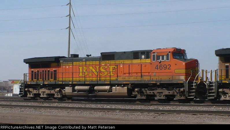 BNSF 4692
